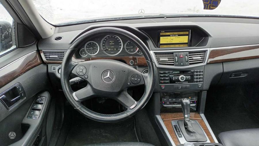 Black Mercedes-Benz E 220 2010 in Joniskis, with an engine capacity of 2.14 L and mileage of 356 thousand km for 5950 €, photo 17 on AUTOMOTO.COM.LV