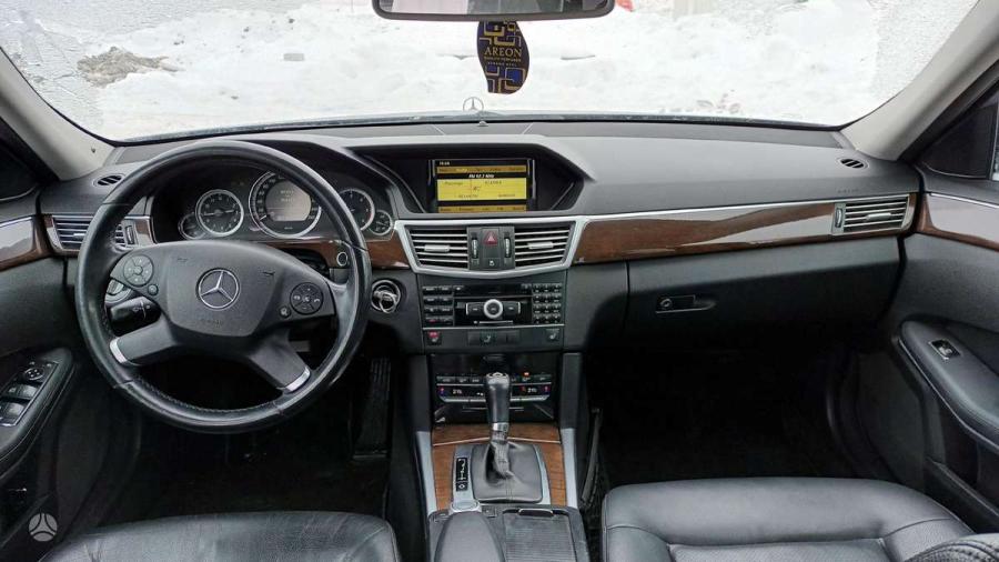 Black Mercedes-Benz E 220 2010 in Joniskis, with an engine capacity of 2.14 L and mileage of 356 thousand km for 5950 €, photo 18 on AUTOMOTO.COM.LV