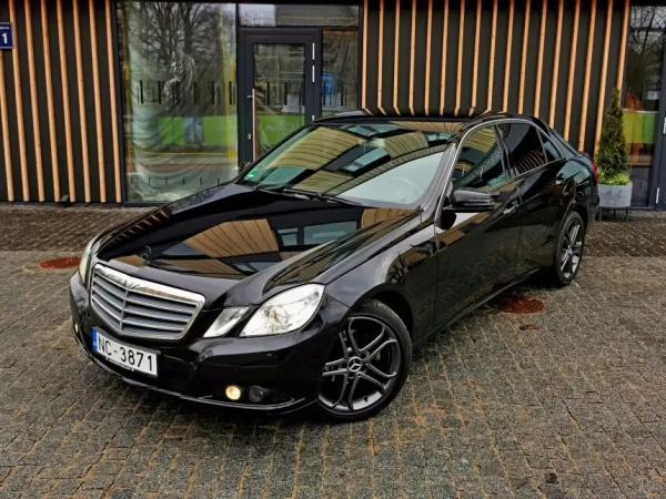 Черный Мерседес E 220 2010 в Рига, объемом двигателя 2.20 л и пробегом 248 тыс. км за 8490 €, фото 1 на AUTOMOTO.COM.LV