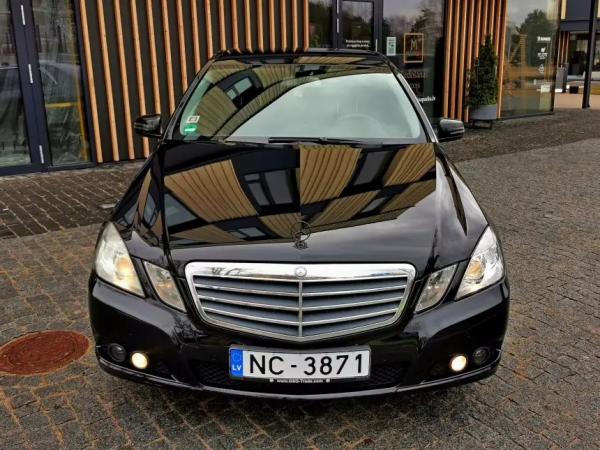 Черный Мерседес E 220 2010 в Рига, объемом двигателя 2.20 л и пробегом 248 тыс. км за 8490 €, фото 2 на AUTOMOTO.COM.LV