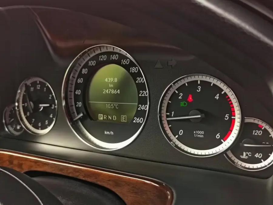 Черный Мерседес E 220 2010 в Рига, объемом двигателя 2.20 л и пробегом 248 тыс. км за 8490 €, фото 17 на AUTOMOTO.COM.LV