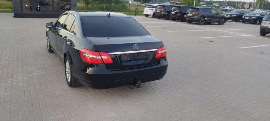 Black Mercedes-Benz E 220 2010 in Taurage, with an engine capacity of 2.10 L and mileage of 320 thousand km for 6099 €, photo 5 on AUTOMOTO.COM.LV