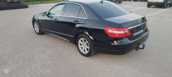 Melns Mercedes-Benz E 220 2010 Tauragė, ar dzinēja tilpumu 2.10 L un nobraukumu 320 tūkst. km par 6099 €, foto 5 vietnē AUTOMOTO.COM.LV