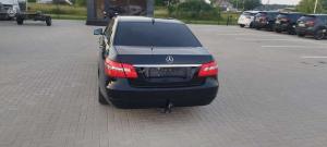 Black Mercedes-Benz E 220 2010 in Taurage, with an engine capacity of 2.10 L and mileage of 320 thousand km for 6099 €, photo 7 on AUTOMOTO.COM.LV