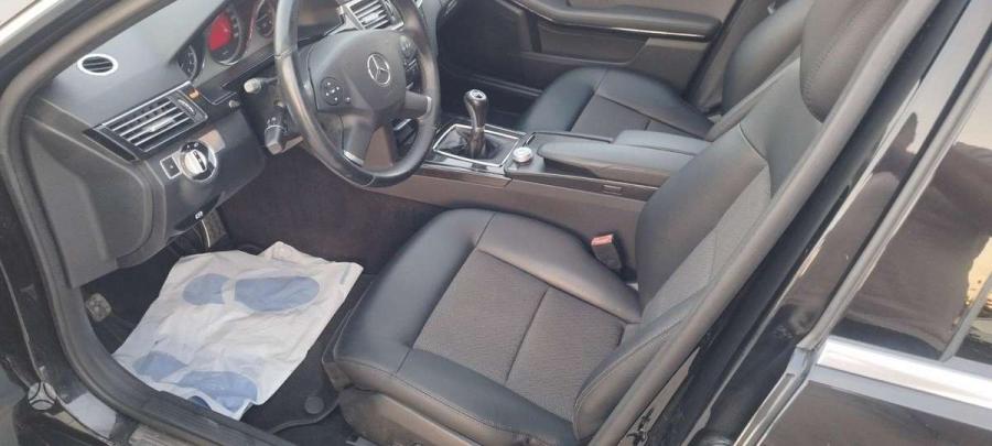 Black Mercedes-Benz E 220 2010 in Taurage, with an engine capacity of 2.10 L and mileage of 320 thousand km for 6099 €, photo 10 on AUTOMOTO.COM.LV