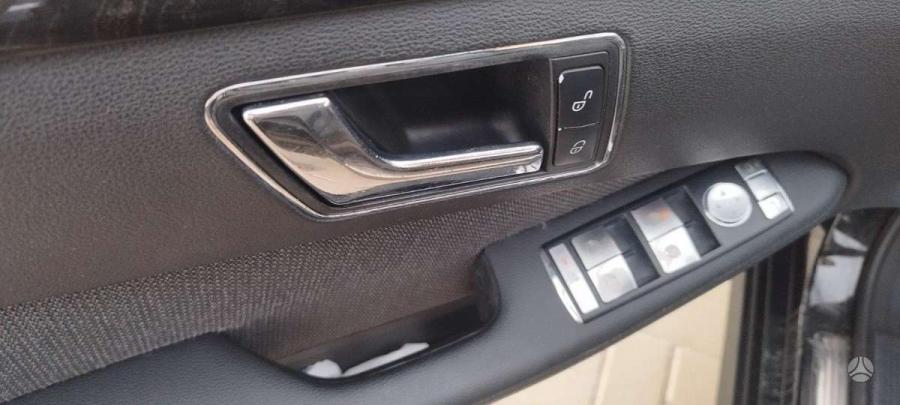 Black Mercedes-Benz E 220 2010 in Taurage, with an engine capacity of 2.10 L and mileage of 320 thousand km for 6099 €, photo 17 on AUTOMOTO.COM.LV