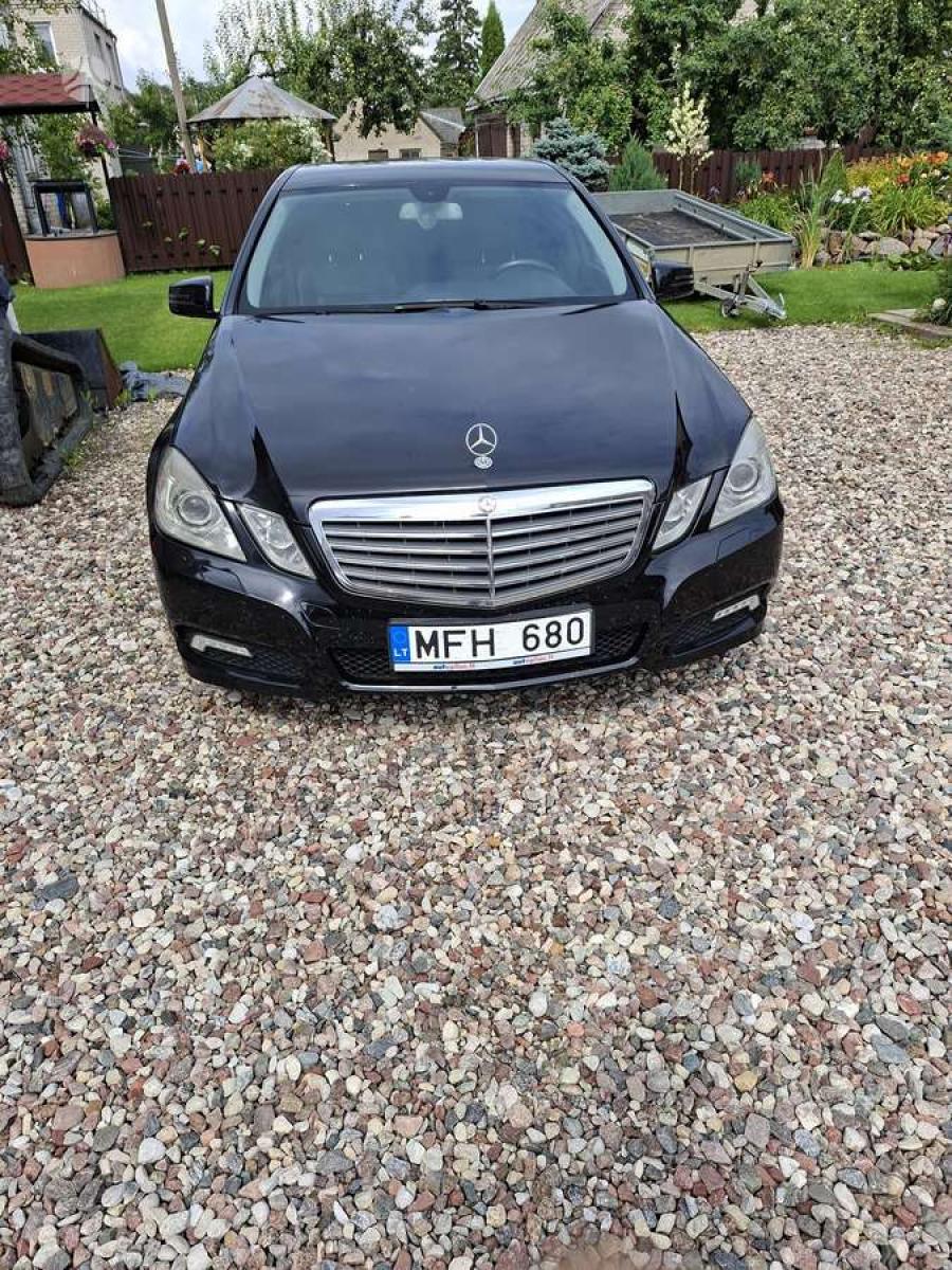 Melns Mercedes-Benz E 220 2010 Vilkaviškis, ar dzinēja tilpumu 2.14 L un nobraukumu 224 tūkst. km par 4999 €, foto 1 vietnē AUTOMOTO.COM.LV