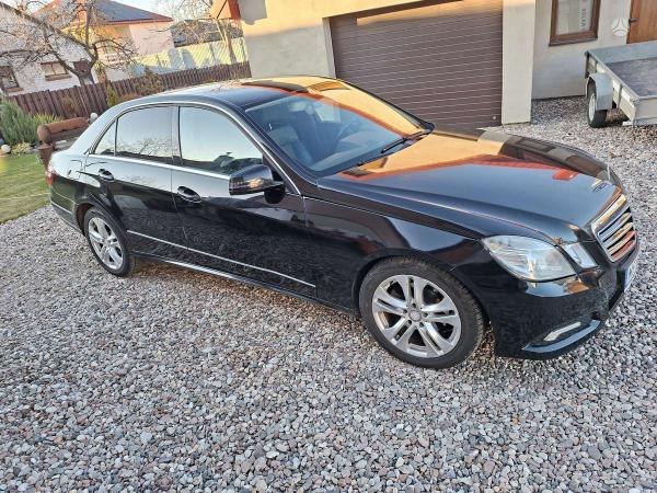 Black Mercedes-Benz E 220 2010 in Vilkaviskis, with an engine capacity of 2.14 L and mileage of 224 thousand km for 4999 €, photo 3 on AUTOMOTO.COM.LV
