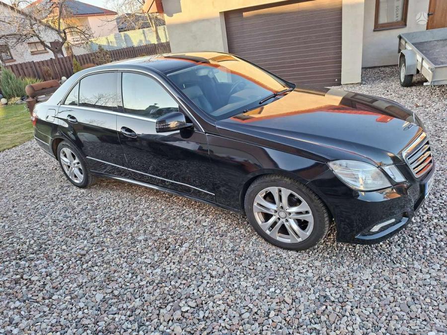 Melns Mercedes-Benz E 220 2010 Vilkaviškis, ar dzinēja tilpumu 2.14 L un nobraukumu 224 tūkst. km par 4999 €, foto 4 vietnē AUTOMOTO.COM.LV