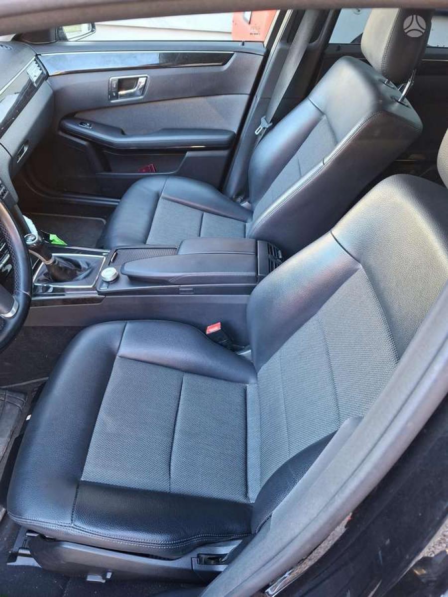 Melns Mercedes-Benz E 220 2010 Vilkaviškis, ar dzinēja tilpumu 2.14 L un nobraukumu 224 tūkst. km par 4999 €, foto 5 vietnē AUTOMOTO.COM.LV