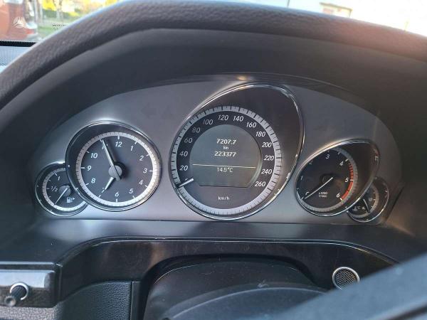Black Mercedes-Benz E 220 2010 in Vilkaviskis, with an engine capacity of 2.14 L and mileage of 224 thousand km for 4999 €, photo 5 on AUTOMOTO.COM.LV