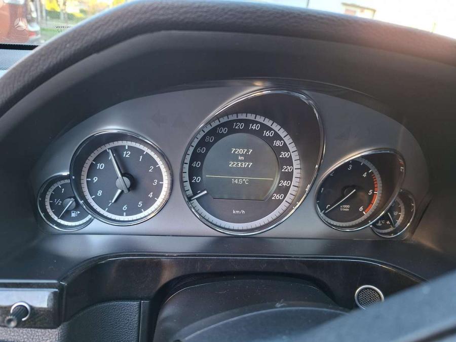 Melns Mercedes-Benz E 220 2010 Vilkaviškis, ar dzinēja tilpumu 2.14 L un nobraukumu 224 tūkst. km par 4999 €, foto 6 vietnē AUTOMOTO.COM.LV