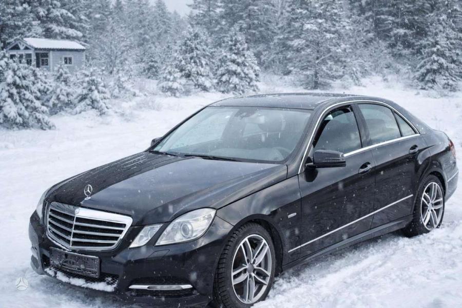 Black Mercedes-Benz E 220 2011 in Silute, with an engine capacity of 2.20 L and mileage of 313 thousand km for 2600 €, photo 1 on AUTOMOTO.COM.LV