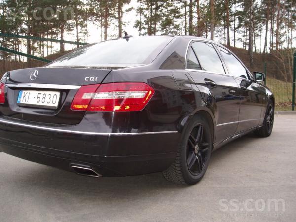 Черный Мерседес E 220 2011 в Рига, объемом двигателя 2.20 л и пробегом 265 тыс. км за 6900 €, фото 7 на AUTOMOTO.COM.LV