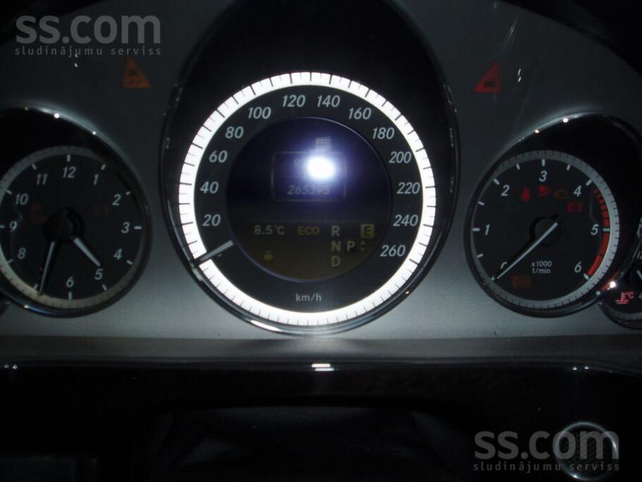 Melns Mercedes-Benz E 220 2011 Rīga, ar dzinēja tilpumu 2.20 L un nobraukumu 265 tūkst. km par 6900 €, foto 10 vietnē AUTOMOTO.COM.LV