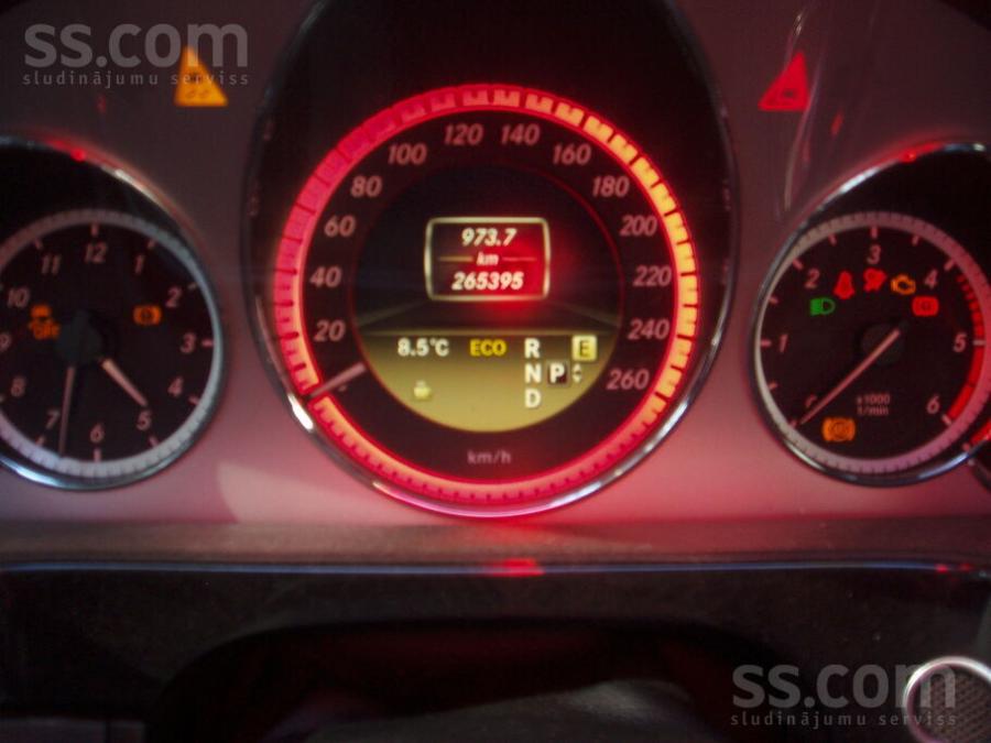 Melns Mercedes-Benz E 220 2011 Rīga, ar dzinēja tilpumu 2.20 L un nobraukumu 265 tūkst. km par 6900 €, foto 19 vietnē AUTOMOTO.COM.LV