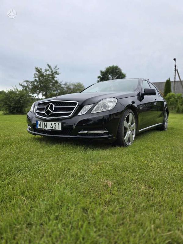 Черный Мерседес E 220 2011 в Швенчёнис, объемом двигателя 2.14 л и пробегом 356 тыс. км за 6000 €, фото 2 на AUTOMOTO.COM.LV