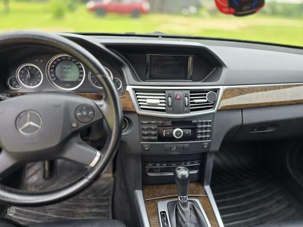 Черный Мерседес E 220 2011 в Швенчёнис, объемом двигателя 2.14 л и пробегом 356 тыс. км за 6000 €, фото 8 на AUTOMOTO.COM.LV