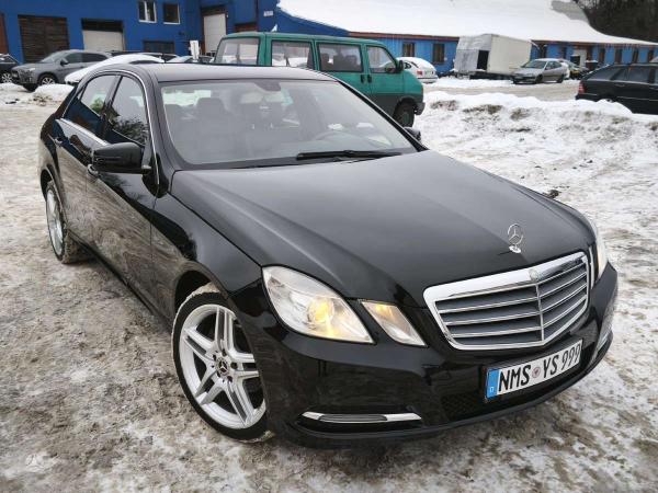 Black Mercedes-Benz E 220 2012 in Prienai, with an engine capacity of 2.20 L and mileage of 275 thousand km for 6600 €, photo 1 on AUTOMOTO.COM.LV