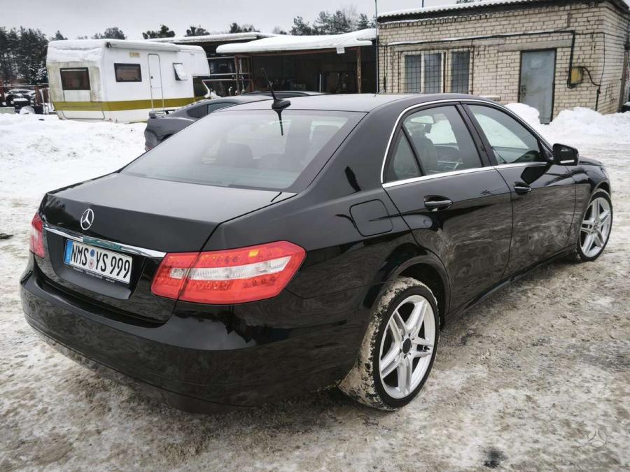Black Mercedes-Benz E 220 2012 in Prienai, with an engine capacity of 2.20 L and mileage of 275 thousand km for 6600 €, photo 4 on AUTOMOTO.COM.LV