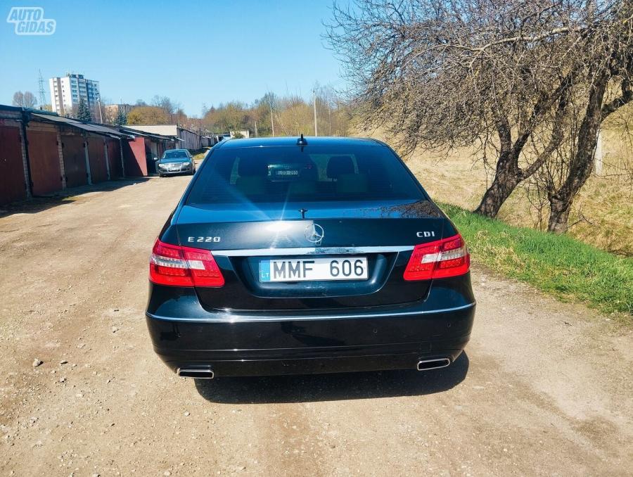 Black Mercedes-Benz E 220 2012 in Jonava, with an engine capacity of 2.20 L and mileage of 278 thousand km for 9000 €, photo 12 on AUTOMOTO.COM.LV
