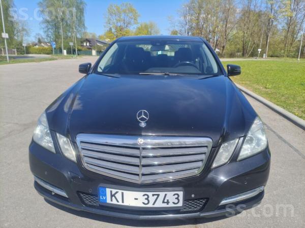 Черный Мерседес E 220 2012 в Рига, объемом двигателя 2.20 л и пробегом 262 тыс. км за 8500 €, фото 1 на AUTOMOTO.COM.LV