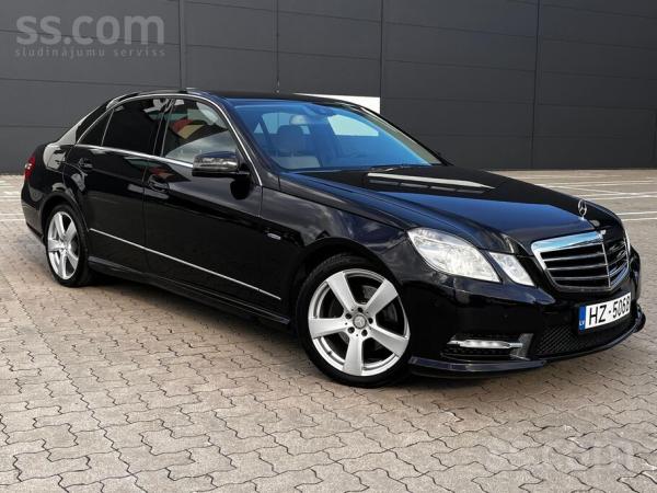 Черный Мерседес E 220 2012 в Рига, объемом двигателя 2.20 л и пробегом 332 тыс. км за 7000 €, фото 1 на AUTOMOTO.COM.LV
