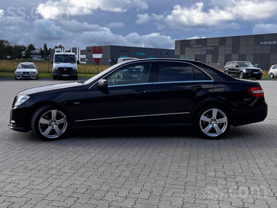 Black Mercedes-Benz E 220 2012 in Riga, with an engine capacity of 2.20 L and mileage of 332 thousand km for 7000 €, photo 7 on AUTOMOTO.COM.LV