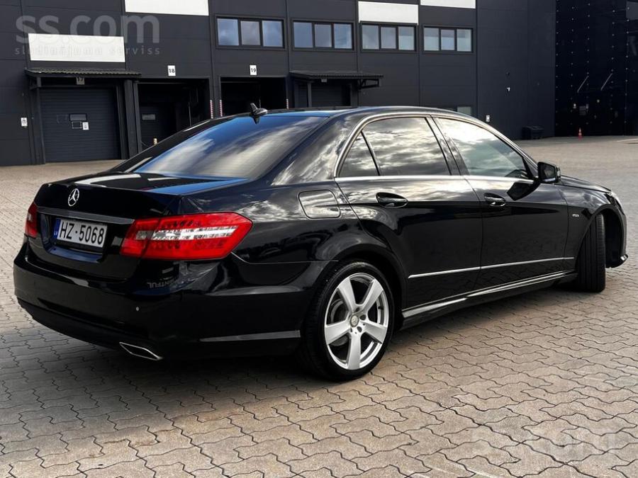 Black Mercedes-Benz E 220 2012 in Riga, with an engine capacity of 2.20 L and mileage of 332 thousand km for 7000 €, photo 8 on AUTOMOTO.COM.LV
