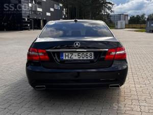 Black Mercedes-Benz E 220 2012 in Riga, with an engine capacity of 2.20 L and mileage of 332 thousand km for 7000 €, photo 9 on AUTOMOTO.COM.LV