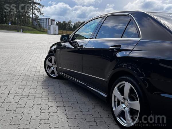 Черный Мерседес E 220 2012 в Рига, объемом двигателя 2.20 л и пробегом 332 тыс. км за 7000 €, фото 9 на AUTOMOTO.COM.LV