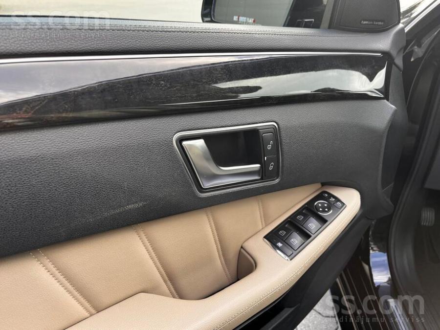 Black Mercedes-Benz E 220 2012 in Riga, with an engine capacity of 2.20 L and mileage of 332 thousand km for 7000 €, photo 18 on AUTOMOTO.COM.LV