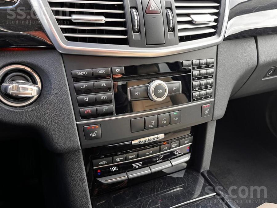 Black Mercedes-Benz E 220 2012 in Riga, with an engine capacity of 2.20 L and mileage of 332 thousand km for 7000 €, photo 20 on AUTOMOTO.COM.LV