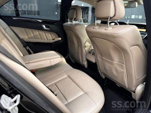 Black Mercedes-Benz E 220 2012 in Riga, with an engine capacity of 2.20 L and mileage of 332 thousand km for 7000 €, photo 22 on AUTOMOTO.COM.LV