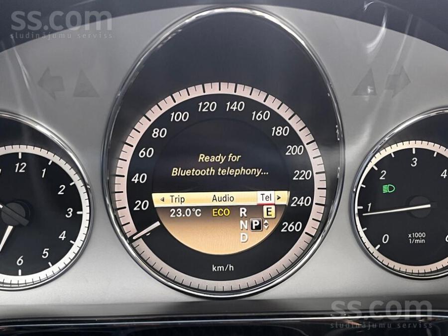 Black Mercedes-Benz E 220 2012 in Riga, with an engine capacity of 2.20 L and mileage of 332 thousand km for 7000 €, photo 26 on AUTOMOTO.COM.LV