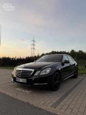 Черный Мерседес E 220 2012 в Каунас, объемом двигателя 2.20 л и пробегом 401 тыс. км за 6800 €, фото 3 на AUTOMOTO.COM.LV