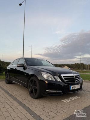 Черный Мерседес E 220 2012 в Каунас, объемом двигателя 2.20 л и пробегом 401 тыс. км за 6800 €, фото 4 на AUTOMOTO.COM.LV