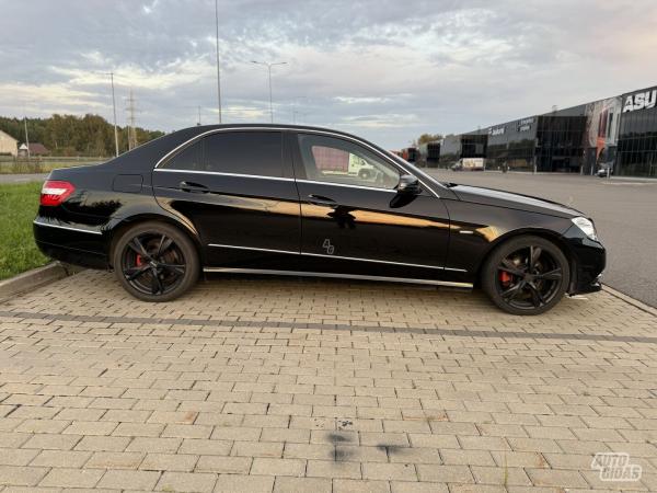 Black Mercedes-Benz E 220 2012 in Kaunas, with an engine capacity of 2.20 L and mileage of 401 thousand km for 6800 €, photo 8 on AUTOMOTO.COM.LV