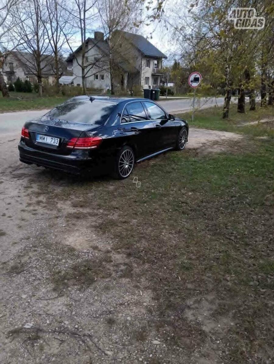 Черный Мерседес E 220 2013 в Вильнюс, объемом двигателя 2.10 л и пробегом 427 тыс. км за 9000 €, фото 5 на AUTOMOTO.COM.LV