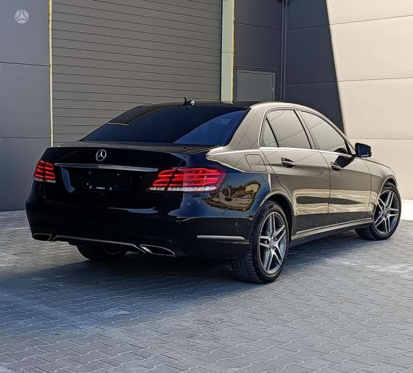 Black Mercedes-Benz E 220 2013 in Kaunas, with an engine capacity of 2.14 L and mileage of 283 thousand km for 8300 €, photo 3 on AUTOMOTO.COM.LV