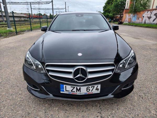 Melns Mercedes-Benz E 220 2013 Šauļi, ar dzinēja tilpumu 2.10 L un nobraukumu 353 tūkst. km par 8600 €, foto 2 vietnē AUTOMOTO.COM.LV