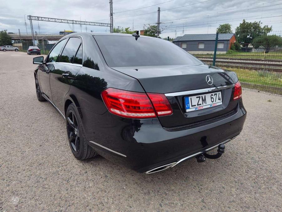 Melns Mercedes-Benz E 220 2013 Šauļi, ar dzinēja tilpumu 2.10 L un nobraukumu 353 tūkst. km par 8600 €, foto 5 vietnē AUTOMOTO.COM.LV