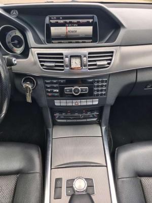 Melns Mercedes-Benz E 220 2013 Šauļi, ar dzinēja tilpumu 2.10 L un nobraukumu 353 tūkst. km par 8600 €, foto 18 vietnē AUTOMOTO.COM.LV