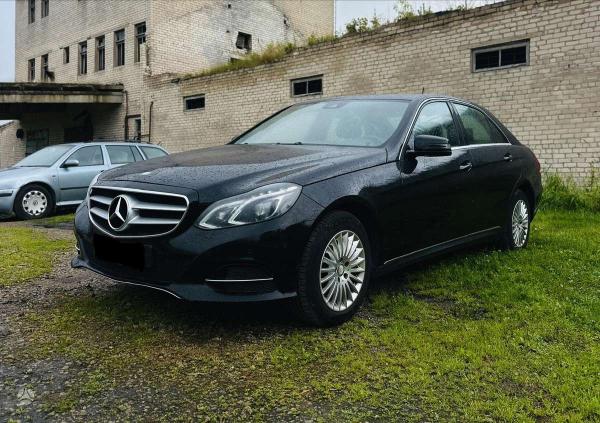 Black Mercedes-Benz E 220 2013 in Radviliskis, with an engine capacity of 2.14 L and mileage of 400 thousand km for 4950 €, photo 1 on AUTOMOTO.COM.LV
