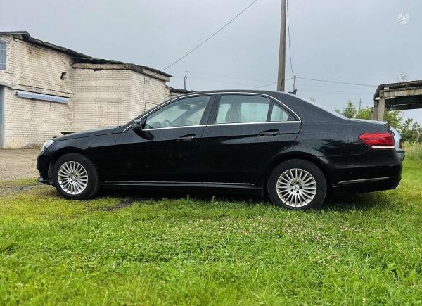 Black Mercedes-Benz E 220 2013 in Radviliskis, with an engine capacity of 2.14 L and mileage of 400 thousand km for 4950 €, photo 4 on AUTOMOTO.COM.LV