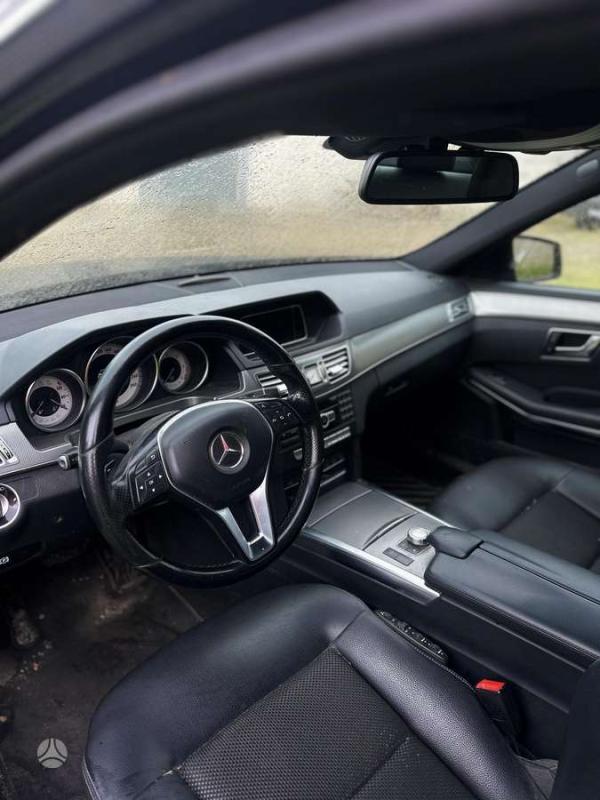 Black Mercedes-Benz E 220 2013 in Radviliskis, with an engine capacity of 2.14 L and mileage of 400 thousand km for 4950 €, photo 5 on AUTOMOTO.COM.LV