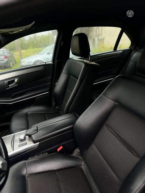Black Mercedes-Benz E 220 2013 in Radviliskis, with an engine capacity of 2.14 L and mileage of 400 thousand km for 4950 €, photo 6 on AUTOMOTO.COM.LV