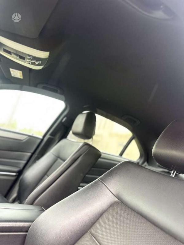 Black Mercedes-Benz E 220 2013 in Radviliskis, with an engine capacity of 2.14 L and mileage of 400 thousand km for 4950 €, photo 8 on AUTOMOTO.COM.LV