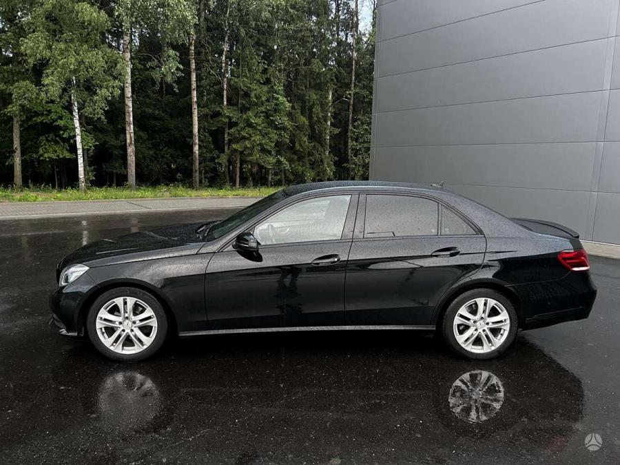 Черный Мерседес E 220 2013 в Каунас, объемом двигателя 2.14 л и пробегом 315 тыс. км за 7995 €, фото 5 на AUTOMOTO.COM.LV