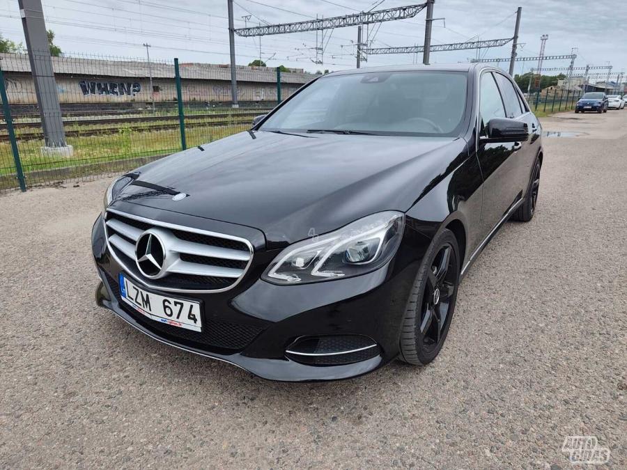 Черный Мерседес E 220 2013 в Шяуляй, объемом двигателя 2.10 л и пробегом 353 тыс. км за 8600 €, фото 1 на AUTOMOTO.COM.LV
